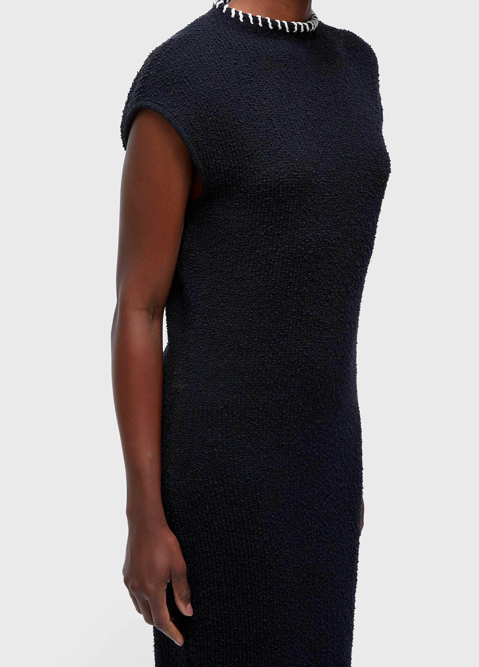 Vestido tricot bouclet pespontos